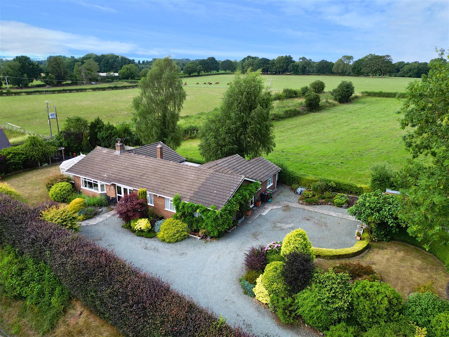 Meadowbank Lodge, Dovaston, Oswestry, SY10 8DP | Estate Agents ...